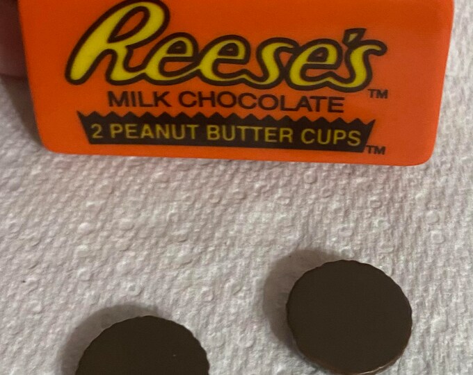 Reese's Peanut Butter Cups With Two Peanut Butter Cup Trinkets ...