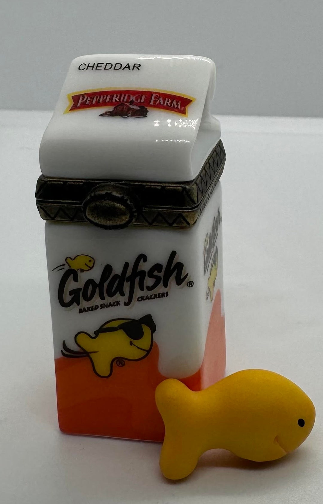 Pepperidge Farm Goldfish Cheddar Crackers With Goldfish Trinket Rare ...