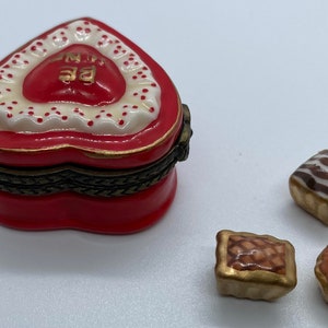 Candy Box Be Mine Heart With Chocolate Bonbon Trinkets Porcelain Hinged ...