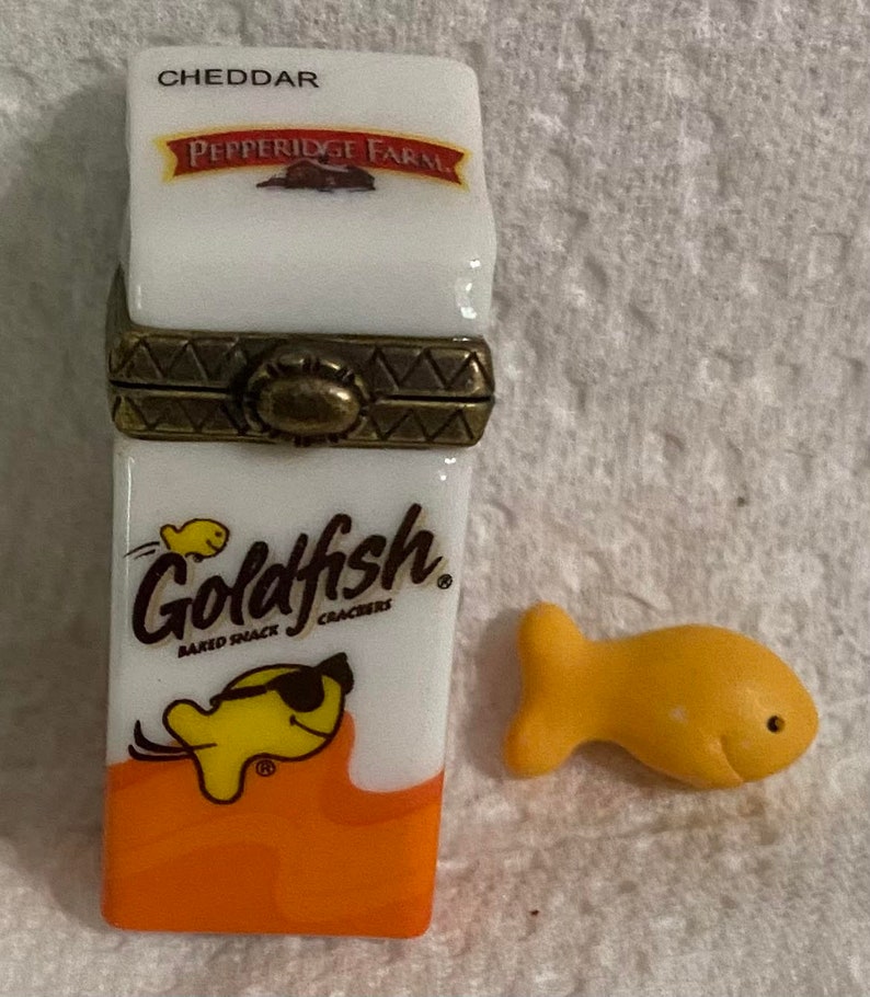 Pepperidge Farm Goldfish Cheddar Crackers With Goldfish Trinket Rare ...