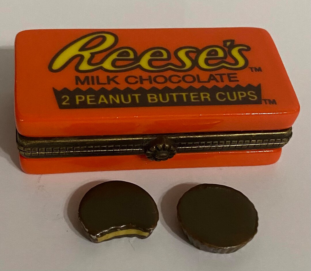 Reese's Peanut Butter Cups With Two Peanut Butter Cup Trinkets ...