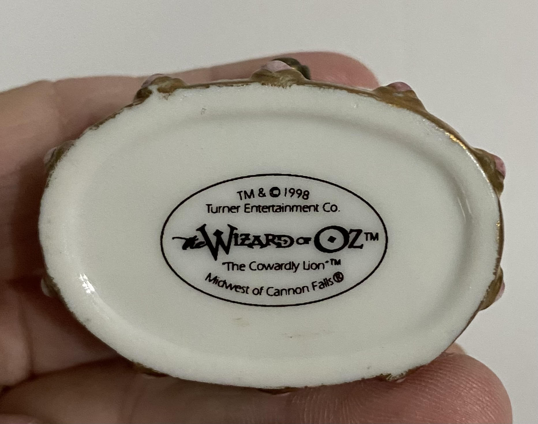 Wizard of Oz Cowardly Lion With Medal of Courage Trinket - Etsy