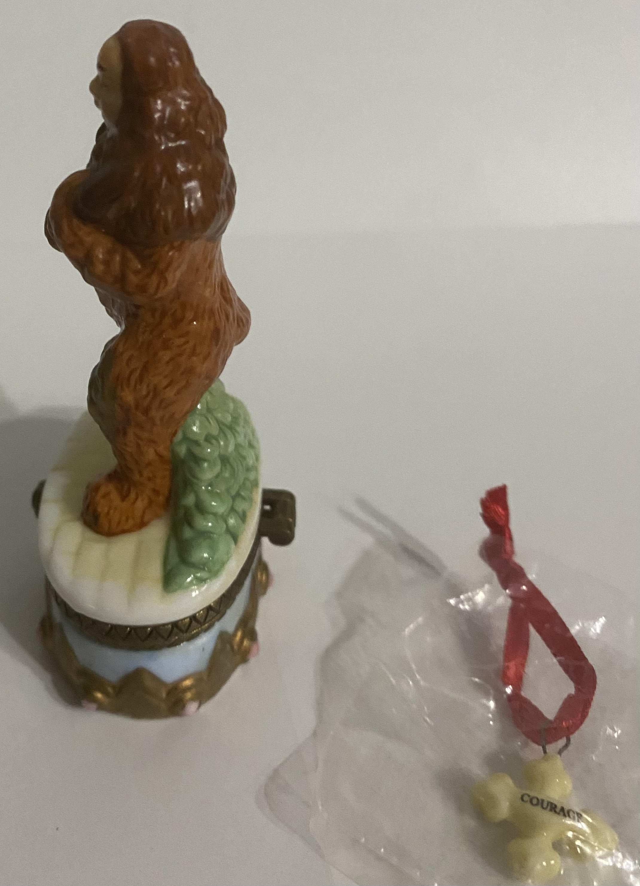Wizard of Oz Cowardly Lion With Medal of Courage Trinket Porcelain ...