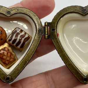 Candy Box Be Mine Heart With Chocolate Bonbon Trinkets Porcelain Hinged ...