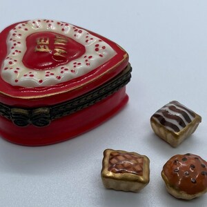 Candy Box Be Mine Heart With Chocolate Bonbon Trinkets Porcelain Hinged ...