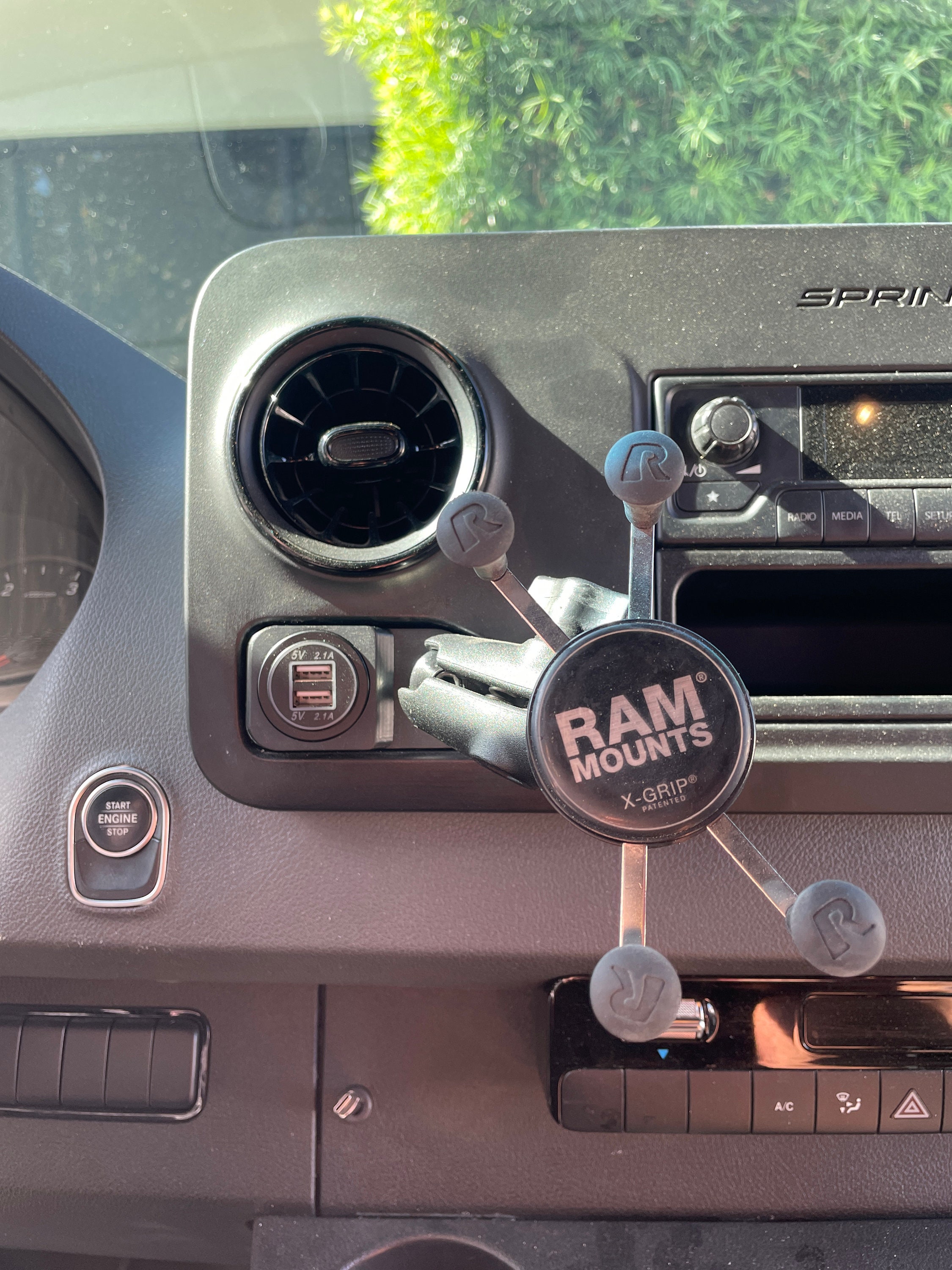 Mercedes Sprinter Dash Cubby Ram Single Ball Mount/adapter With USB ...