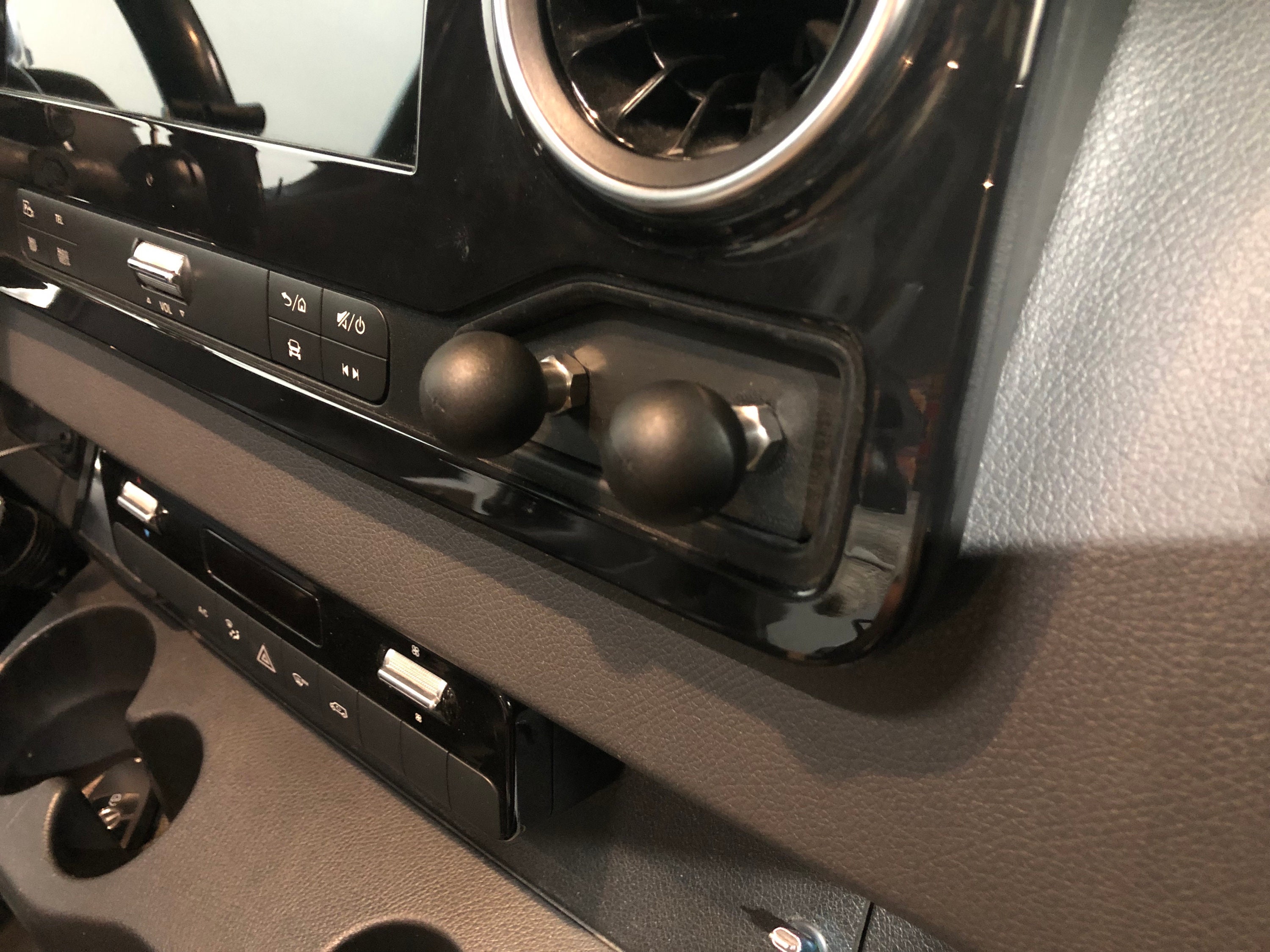 Mercedes Sprinter Dash Cubby Ram Dual Ball Mount/adapter - *please Read ...