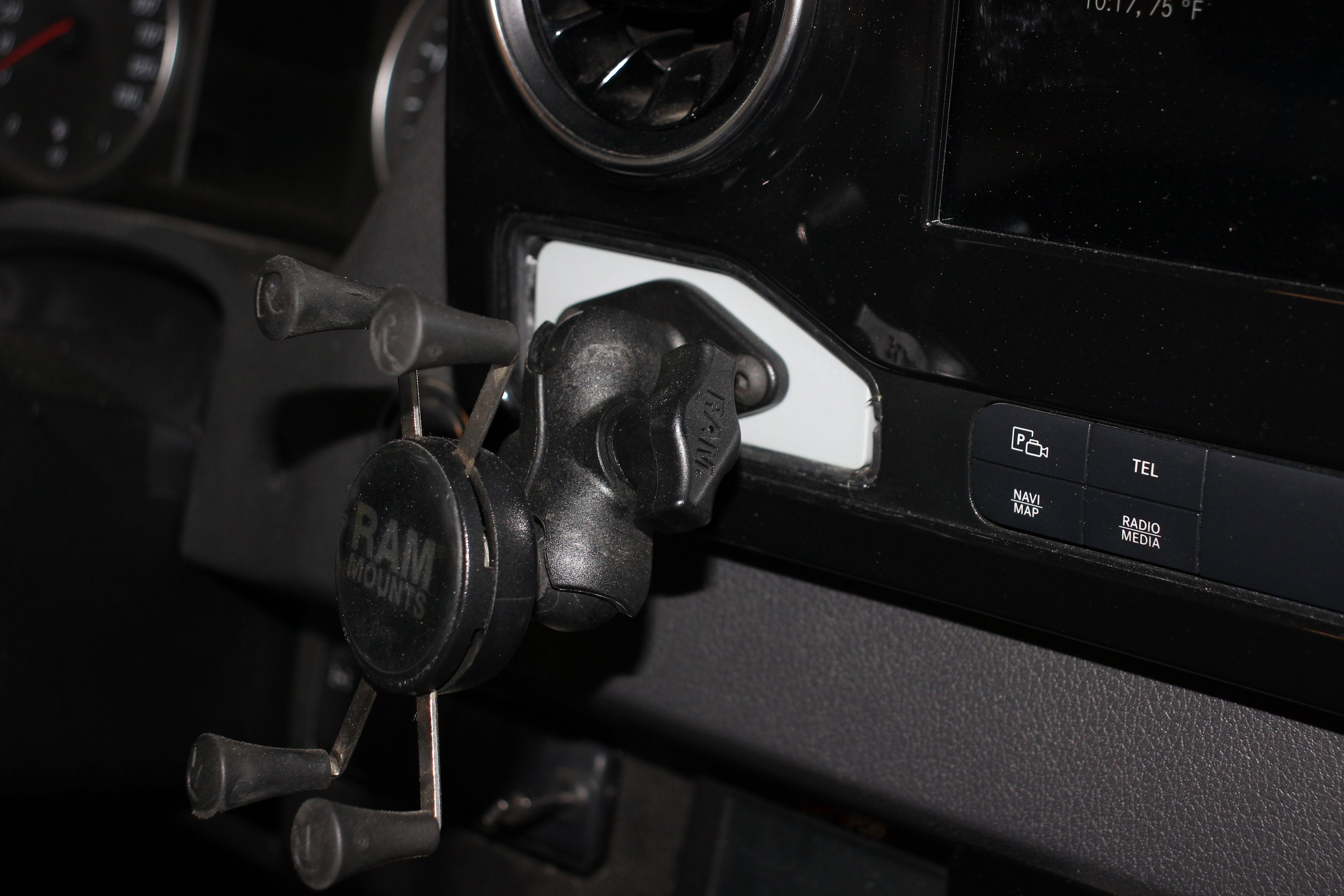 Mercedes Sprinter Dash Cubby Ram Single Ball Mount/adapter - Etsy