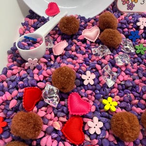 Friendship Potion Sensory Bin | Sensory Bin | Preschool Valentine Game ...