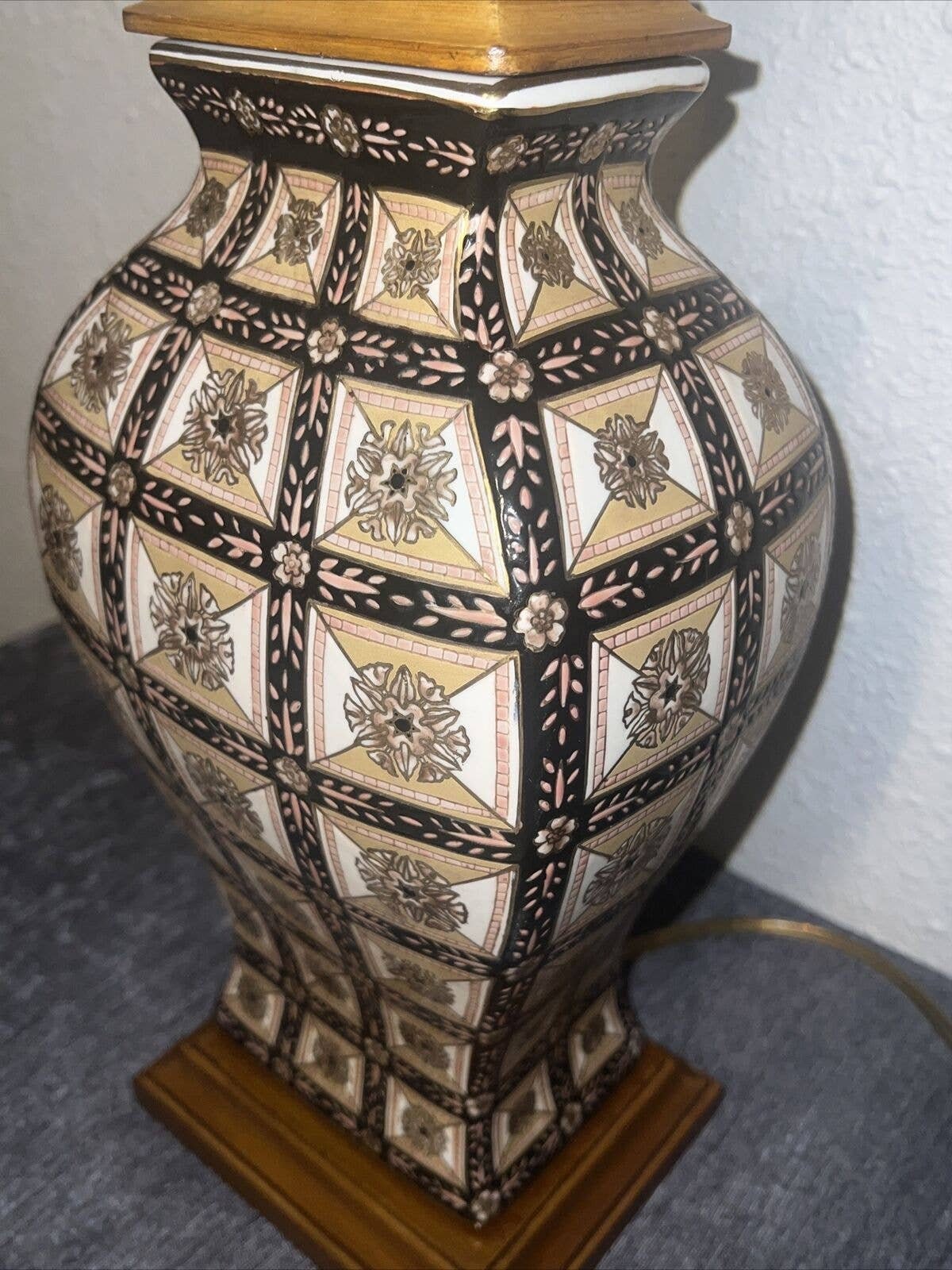 BOMBAY COMPANY Porcelain Vintage Asian Urn Style Lamp W/shade Over ...