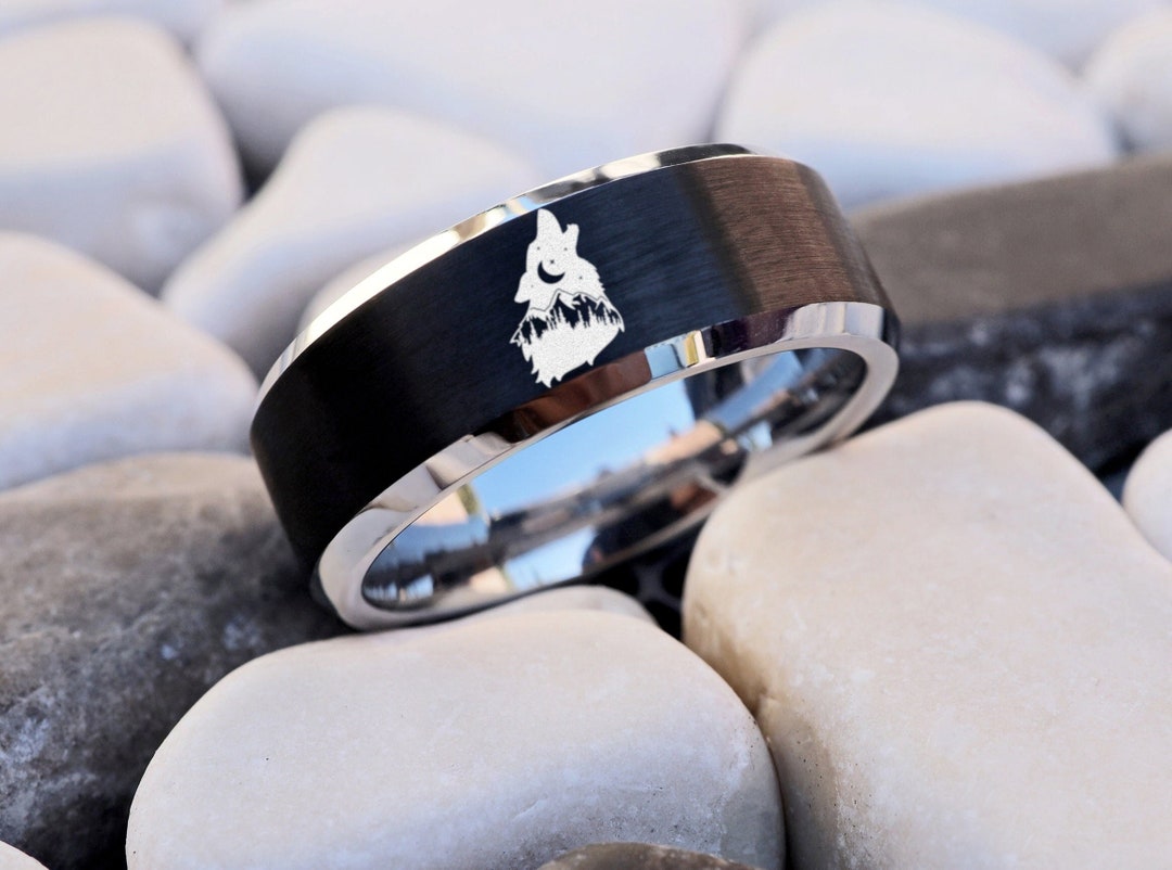 Howling Wolf Wedding Band, Wolf Wedding Ring, Wild Wolf Engagement Ring ...