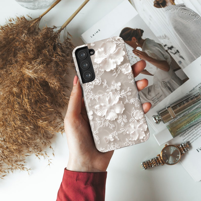 Elegant Vintage White Lace Floral Design for Samsung Galaxy S20, S21 ...