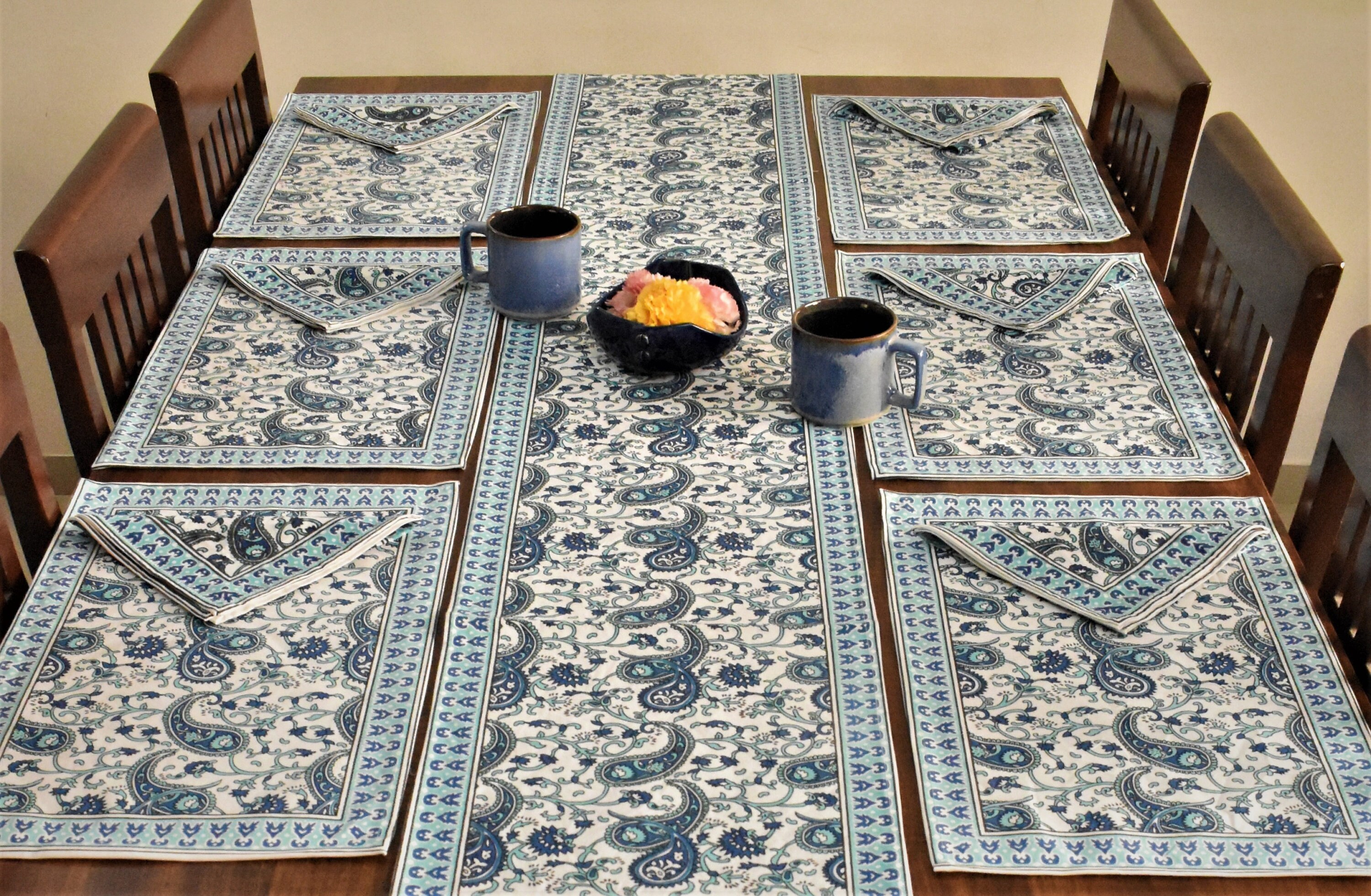 Table Linen Set of Long Table Runner, Placemats and Napkins With ...