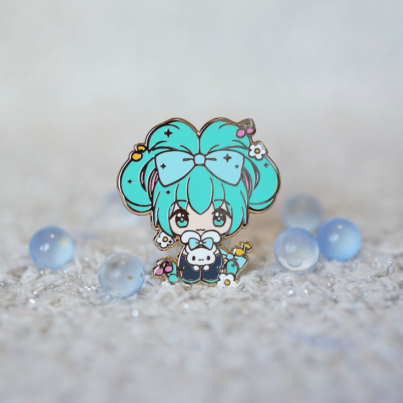 Cinnamon Roll Miku Enamel Pin / Vocaloid Hatsune Miku / Cute - Etsy