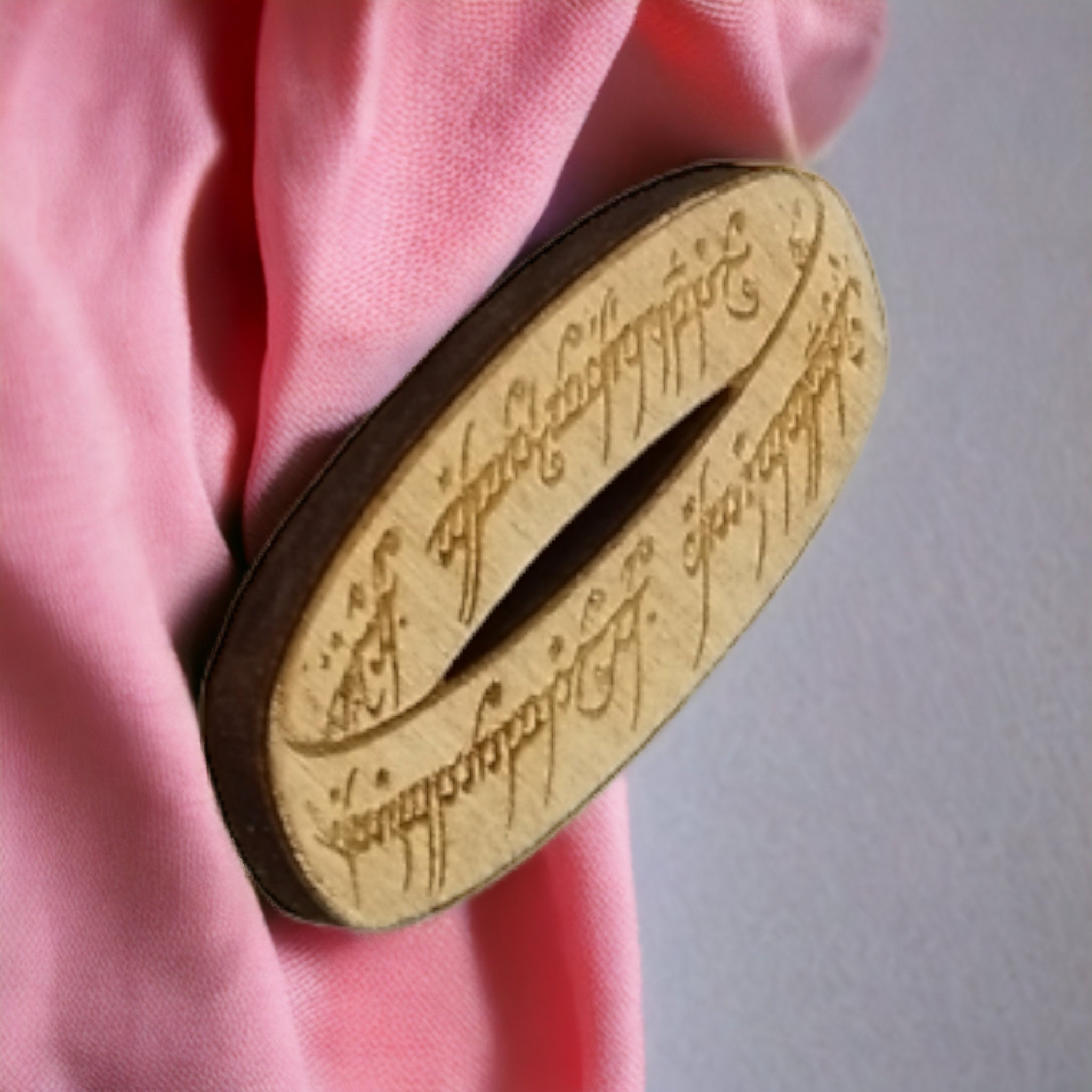 Set of 6 Lord of the Rings Wooden Magnets & Pins Exclusive Brooch ...