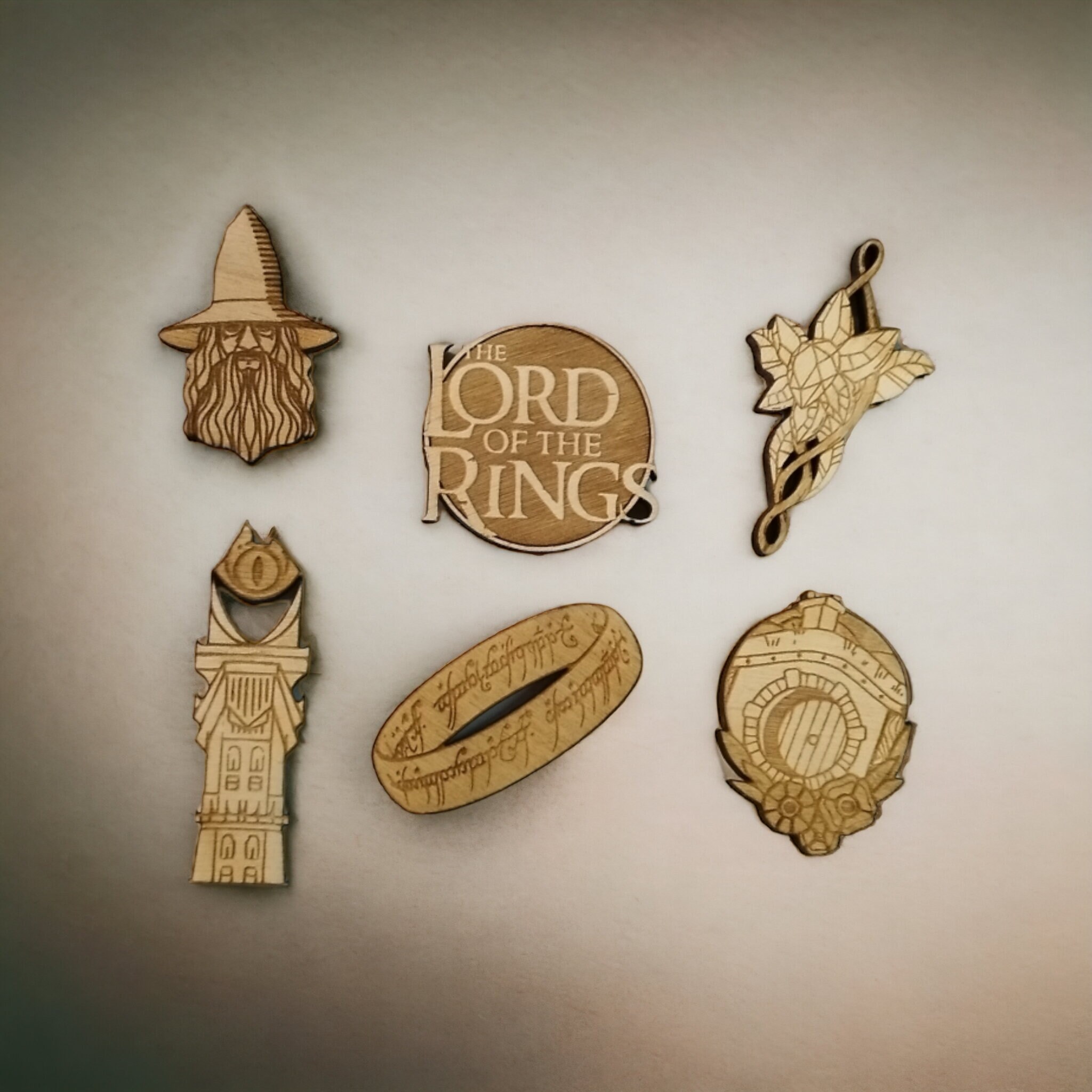 Set of 6 Lord of the Rings Wooden Magnets & Pins Exclusive Brooch ...