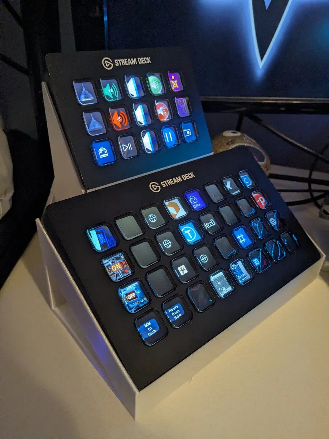 Dual Vertical Holder for Elgato Stream Deck XL & MK1: Content Creator ...