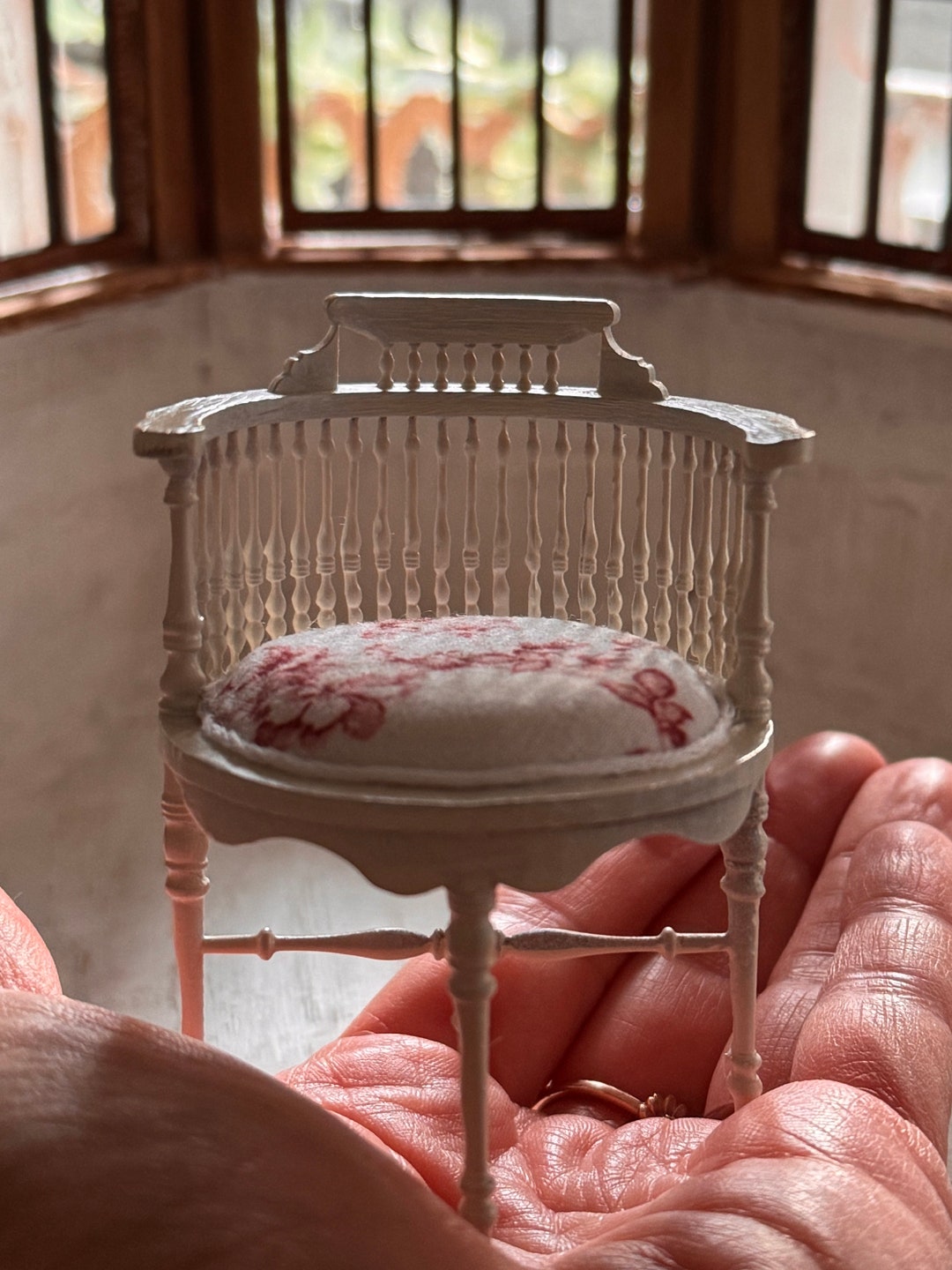 1:12 Miniature Scale Round Classic Spindle Chair Mini Brocante Sitting ...