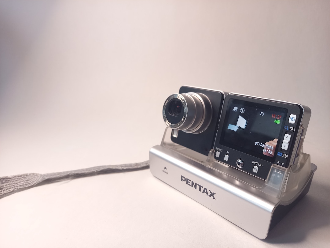 Pentax Optio X + Box + Cd's + Books + Cable's + Charging Station ...