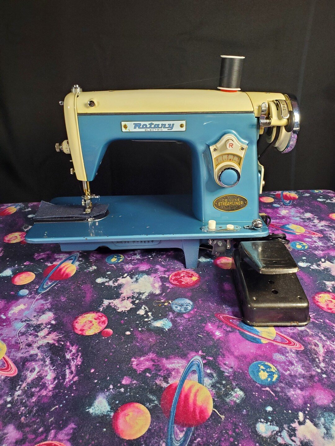 Rotary Electric Precision Built Deluxe Streamliner Sewing Machine Model ...
