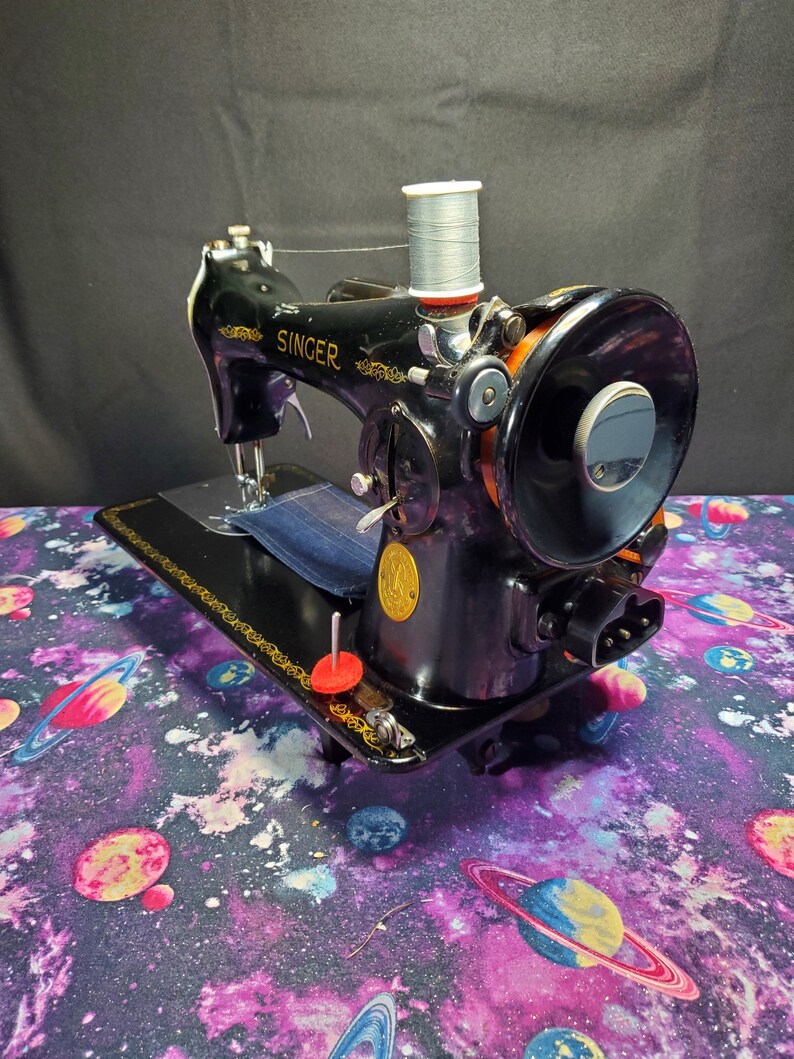 Singer Model 15-90 Antique Sewing Machine - Beautifully Refurbished ...