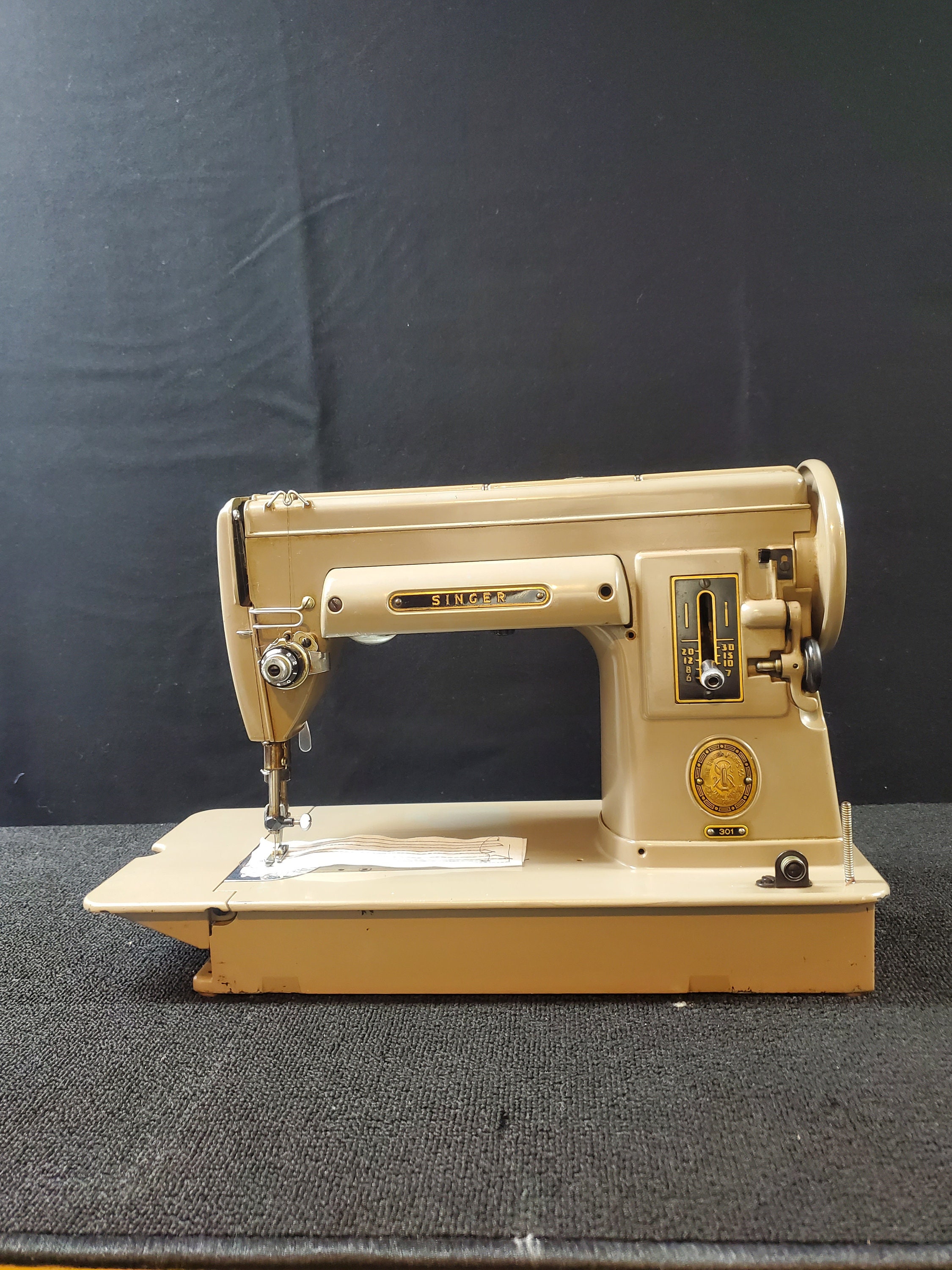 Singer 301 Sewing Machine Beige Short Bed Slant-o-matic Vintage All ...