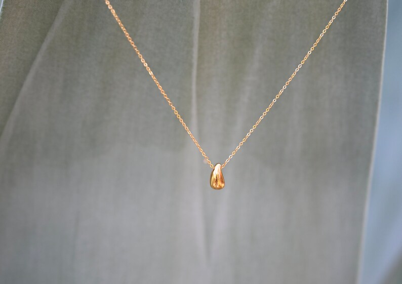 Gold Teardrop Necklace - Etsy