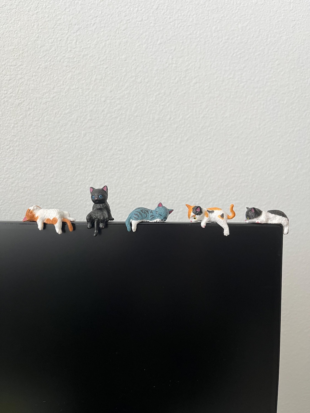 Chill Cats Mini Figurines 2.0 | Cute Toy | Laptop, Keyboard, Car ...