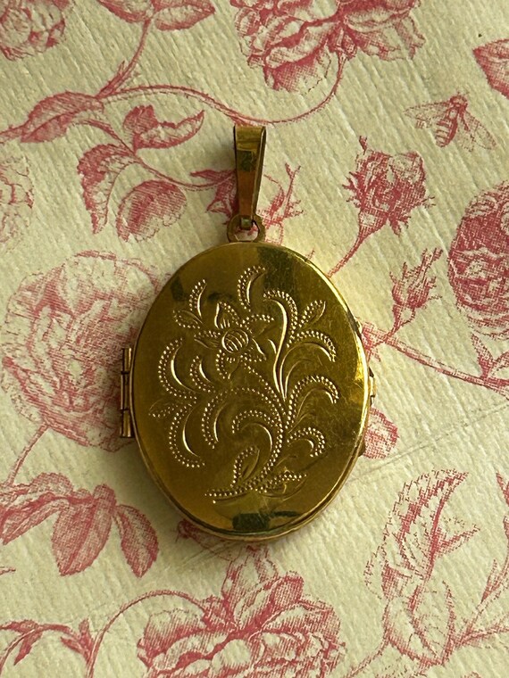 Vintage large oval gold - Gem