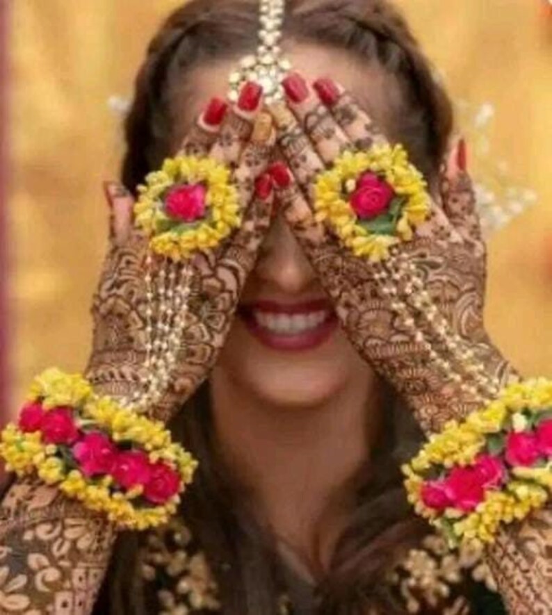 Artificial Hand Gajra Set/ Flower Bracelet/ Floral Bridal Set/ Wedding ...