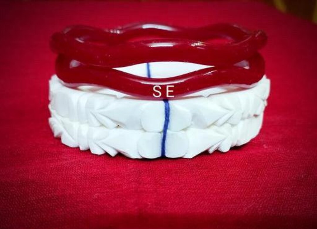 Sakha Jhikjhak Pola Bangles, Mokor Mukh Sakha Flower Plain Pola Bangles ...