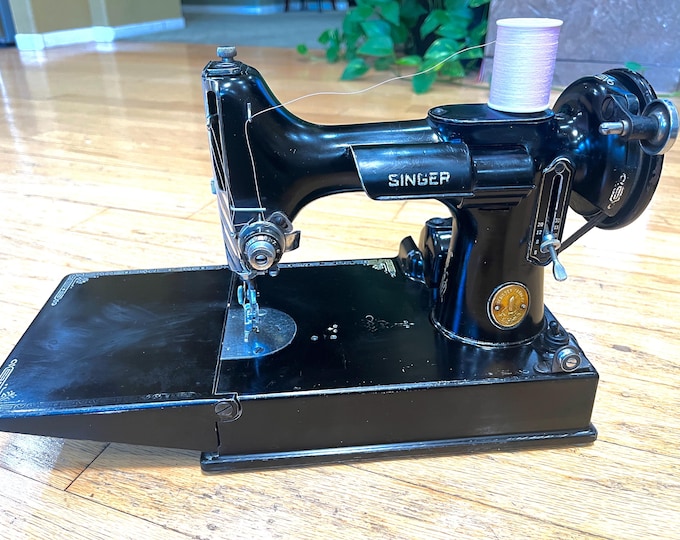 Rare Vintage 1972 Singer Genie Sewing Machine in Good Working Condition ...