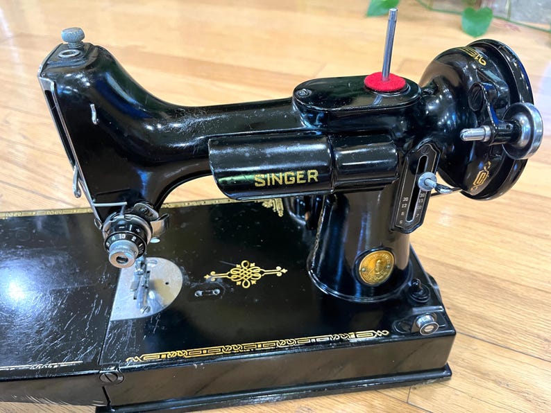 Vintage 1948 Singer Featherweight Sewing Machine in Good Working ...