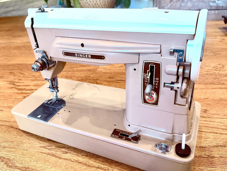 Vintage 1950’s Singer Model 404 Sewing Machine - Etsy