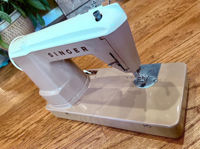 Vintage 1950’s Singer Model 404 Sewing Machine - Etsy