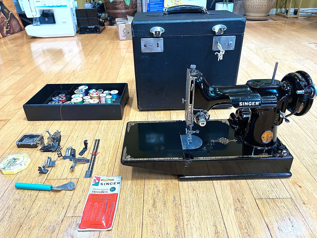 Vintage 1945 Singer Featherweight Sewing Machine - Etsy