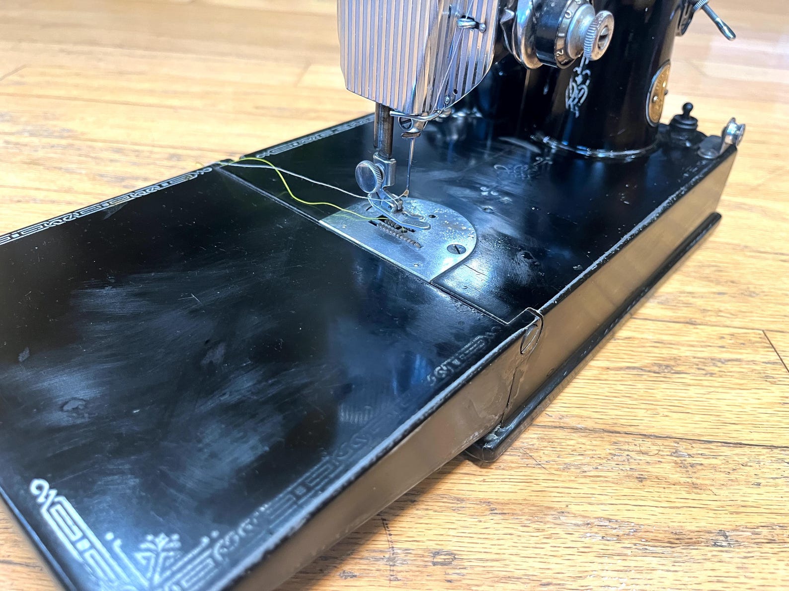 Vintage 1948 Singer Featherweight Sewing Machine in Good Working ...