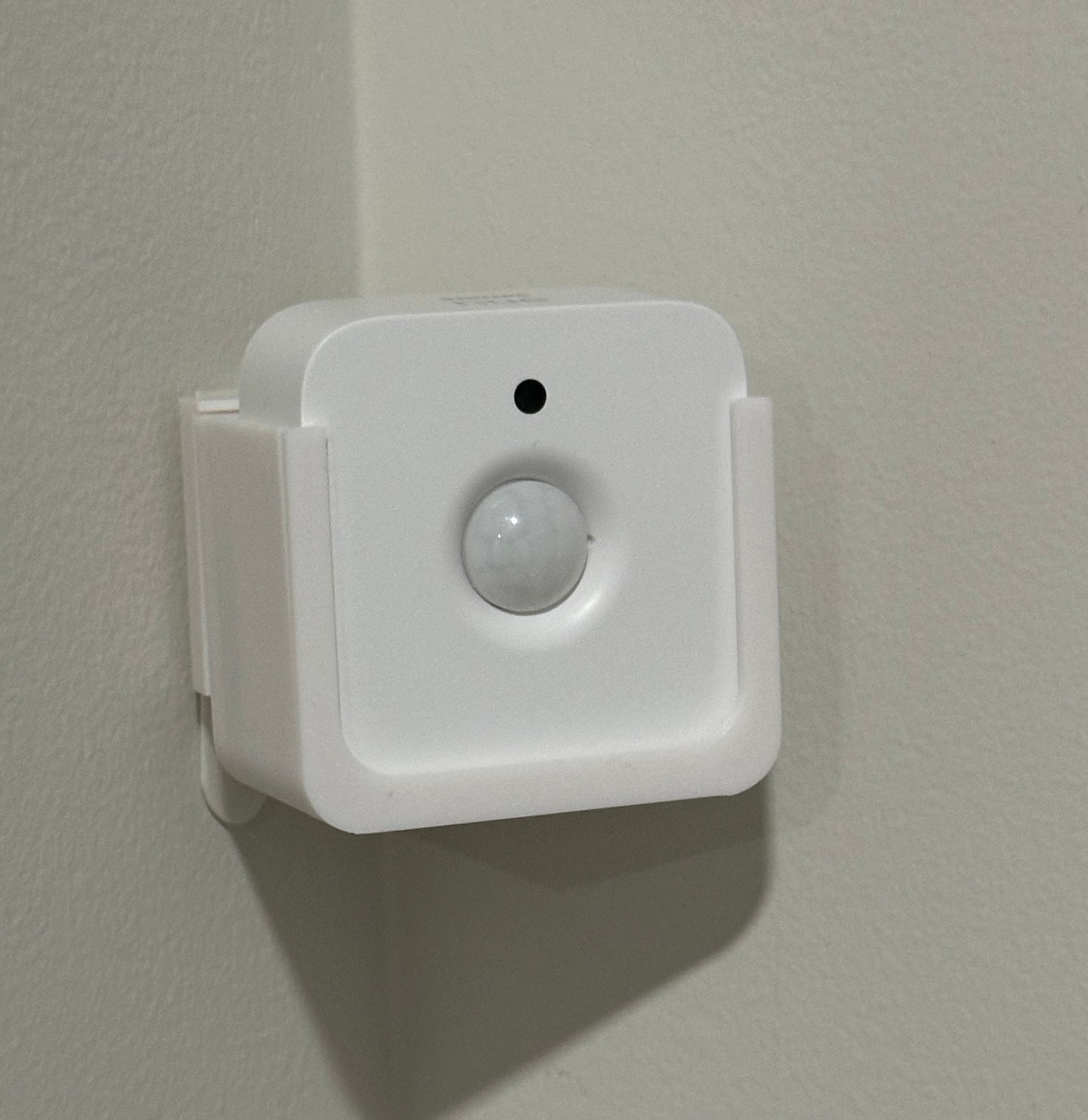 Hue Motion Sensor Multi-mount – Magnetic Mount for Versatile Placement ...