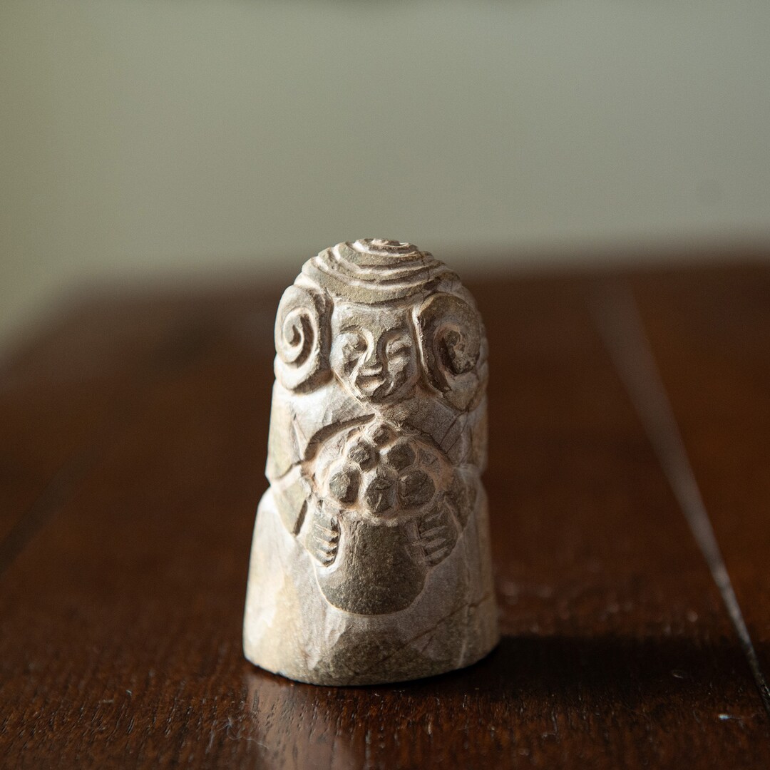 Erdmutter die Gabenspenderin, aus Stein in Ocker Farbe - Etsy.de