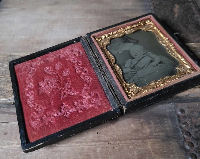 The Crying Women's Haunted Antique Mourning Infant Framed Tin ...