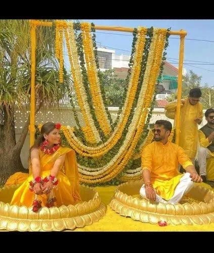 Housbury 48 Inches Width Golden Lotus Floral Shape Hard Material Fiber ...