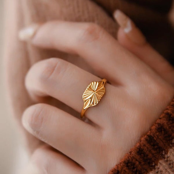 Sun Signet Ring - Etsy