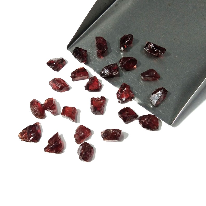 Natural Red Garnet Gemstone Rough Lot, 50 Cts !!! 24 Pcs Size 11 Mm to ...