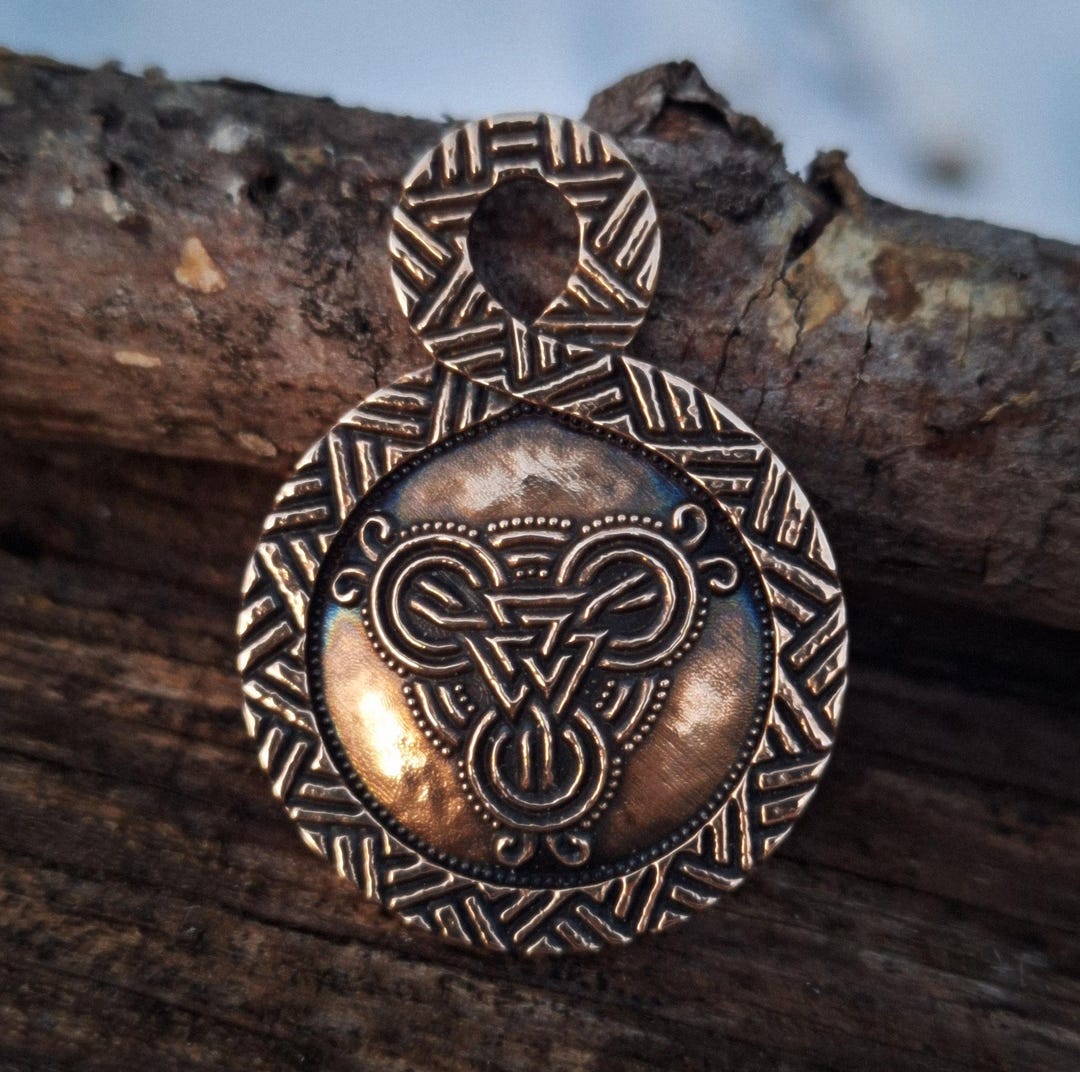 The Endalauss Amulet | Solid Bronze Viking Medallion | Heavy Odin Knot ...