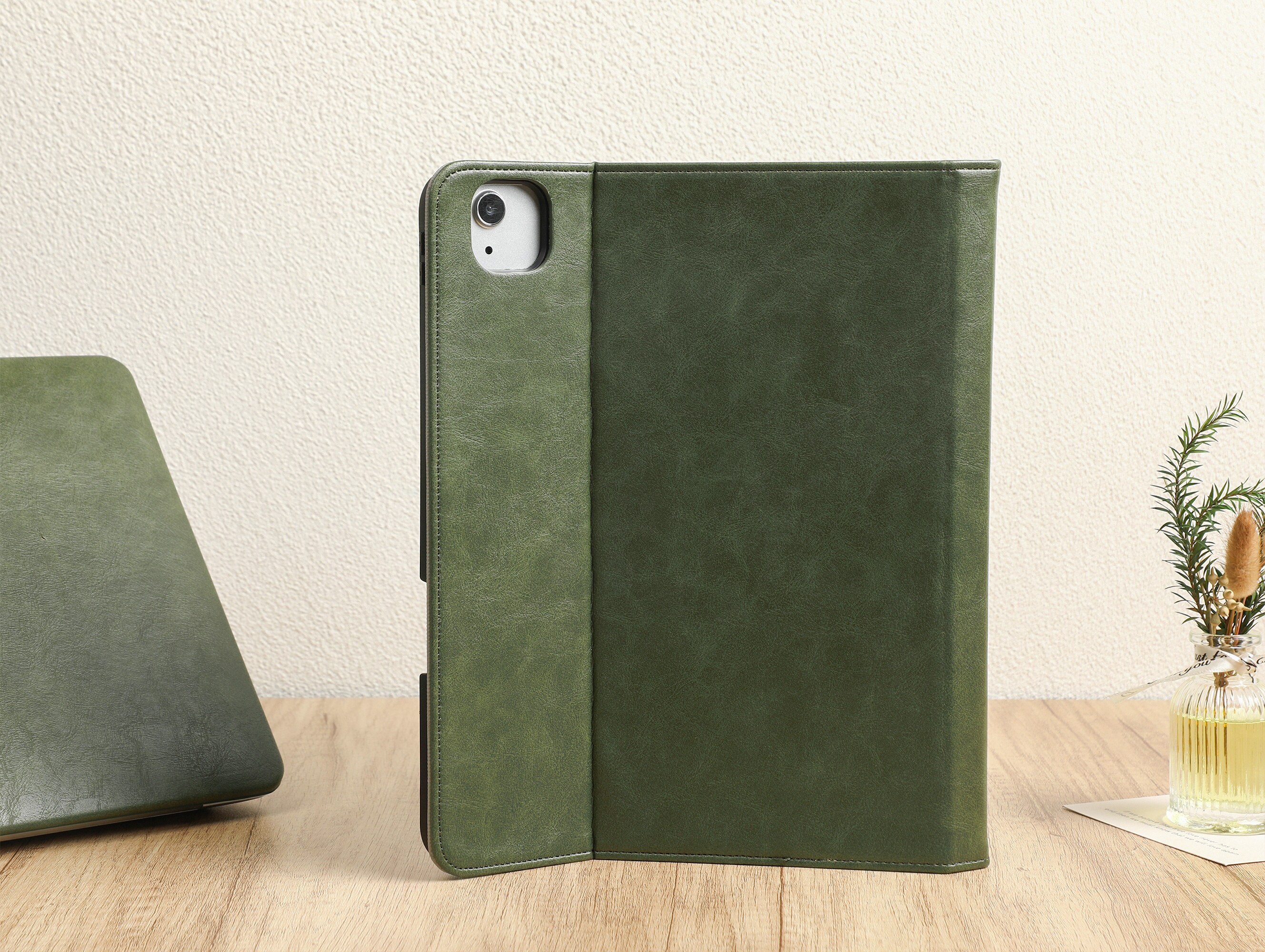 Retro Green Leather iPad Case, iPad Pro 11" 13" 2026, iPad Air 6 ,5, 4 ...