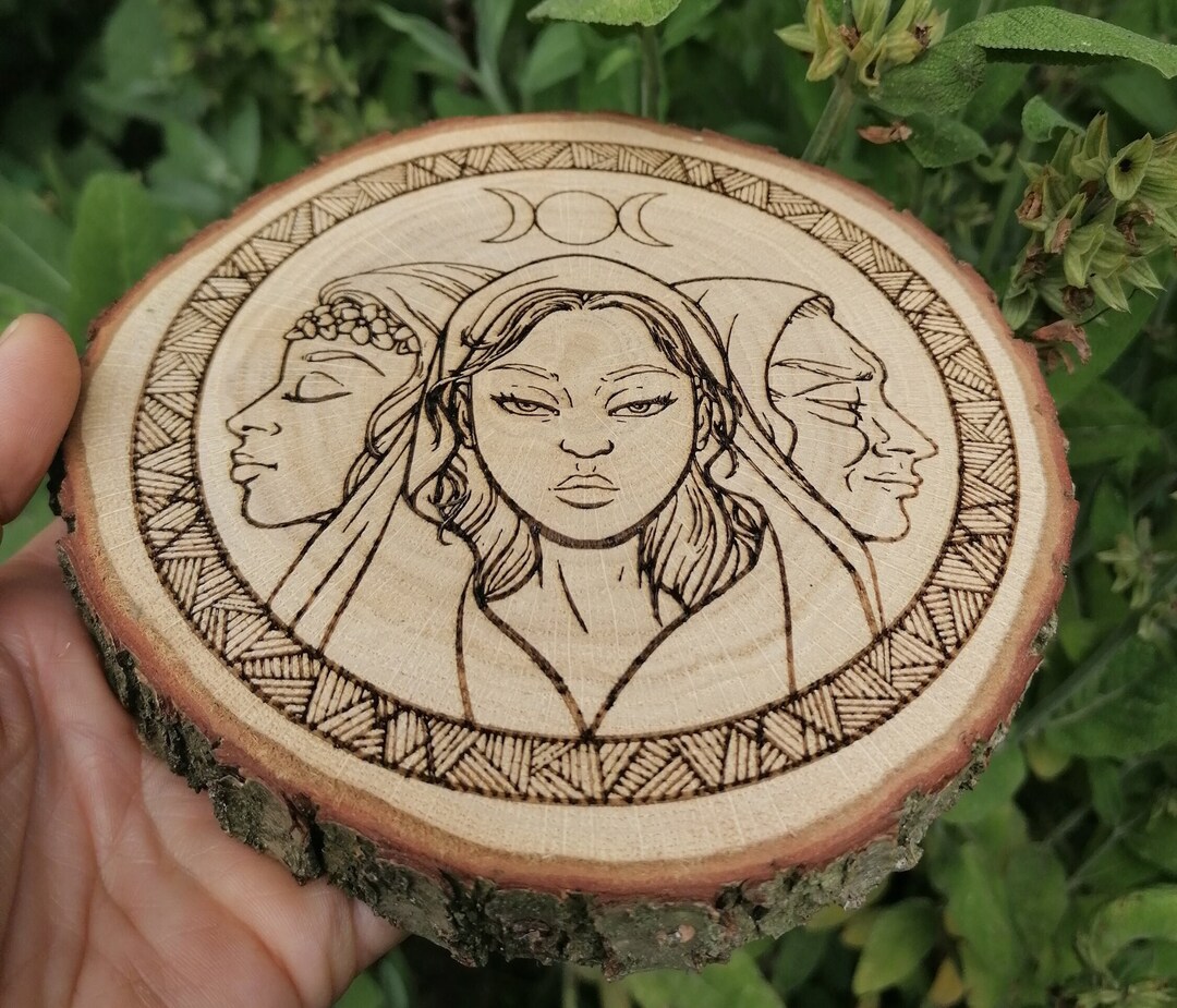 Triple Goddess Hecate Engraving Tree Disc Altarwood Disc - Etsy