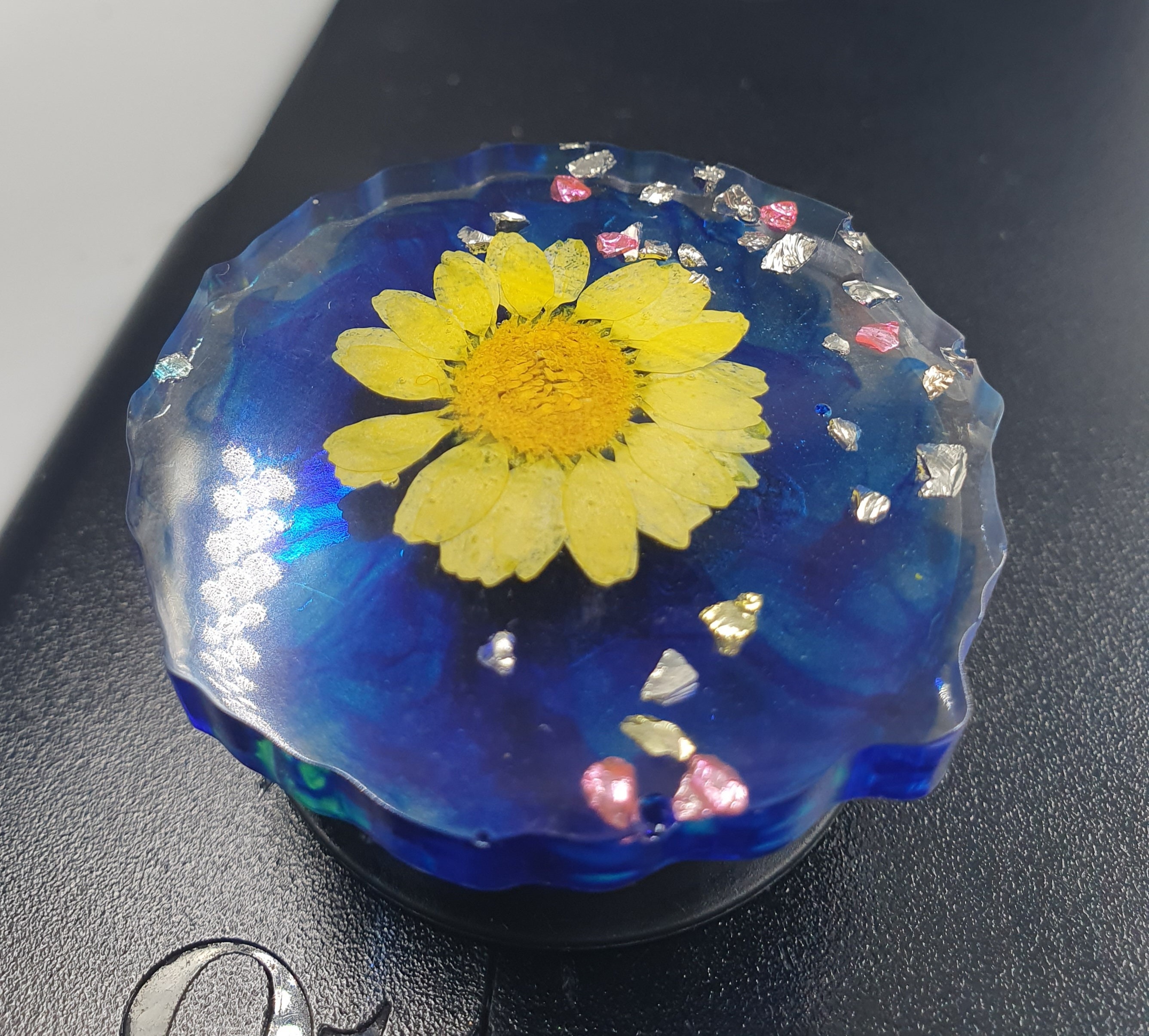 Phone Grip, Pressed Dried Daisy Flower Phone Grip, Floral Phone Grip ...