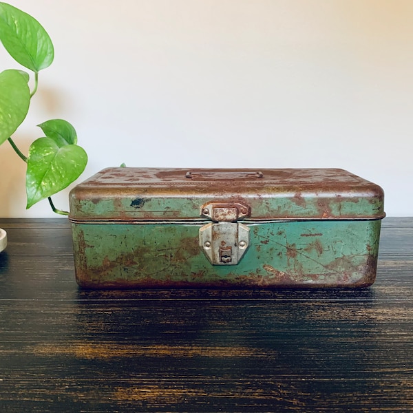 Rusty Box - Etsy