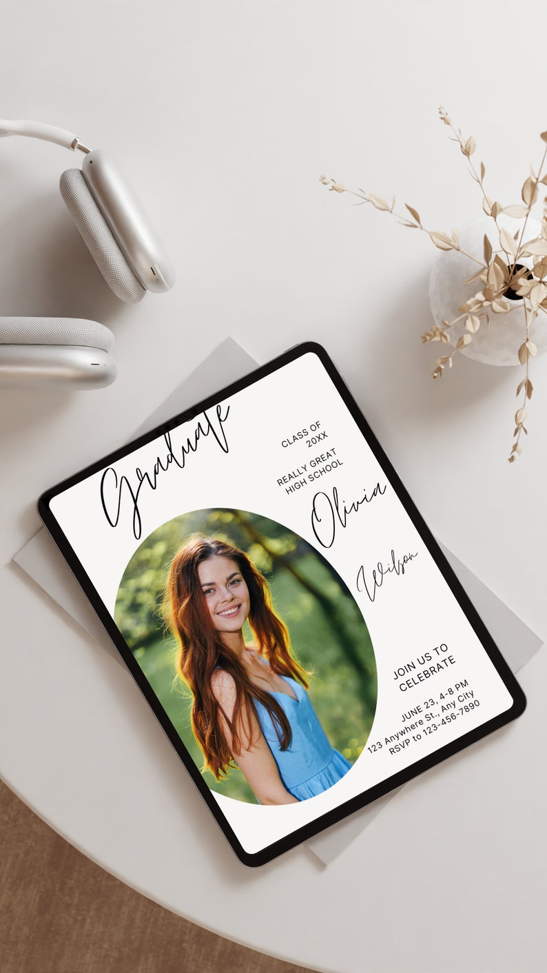 Minimalist Modern Script Oval Photo Frame One Page Graduation ...