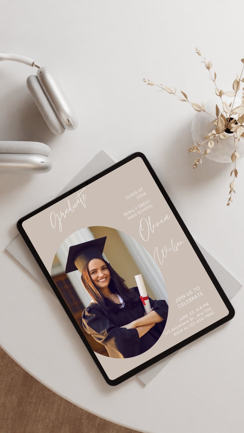 Minimalist Modern Script Oval Photo Frame One Page Graduation ...